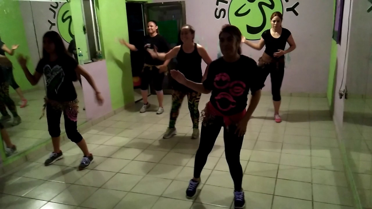 ZUMBA STYLE ZULY "PA BAILAR" - YouTube