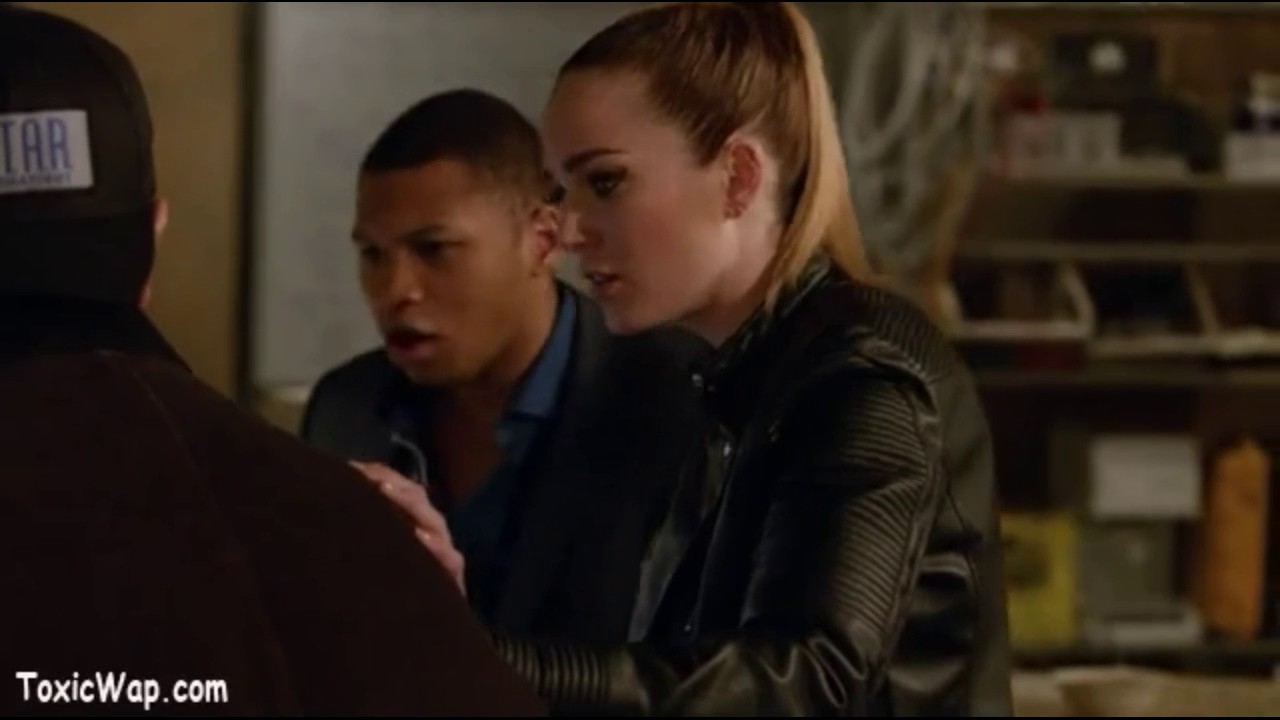 HeatWave hilariously tosses the shrinked waveRider around showing Rip ...