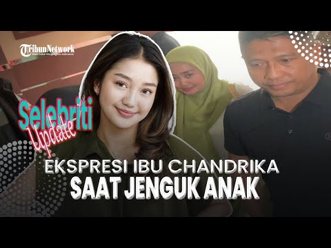 Ekspresi Ibu Chandrika Chika saat Jenguk Anak di Penjara Dicibir