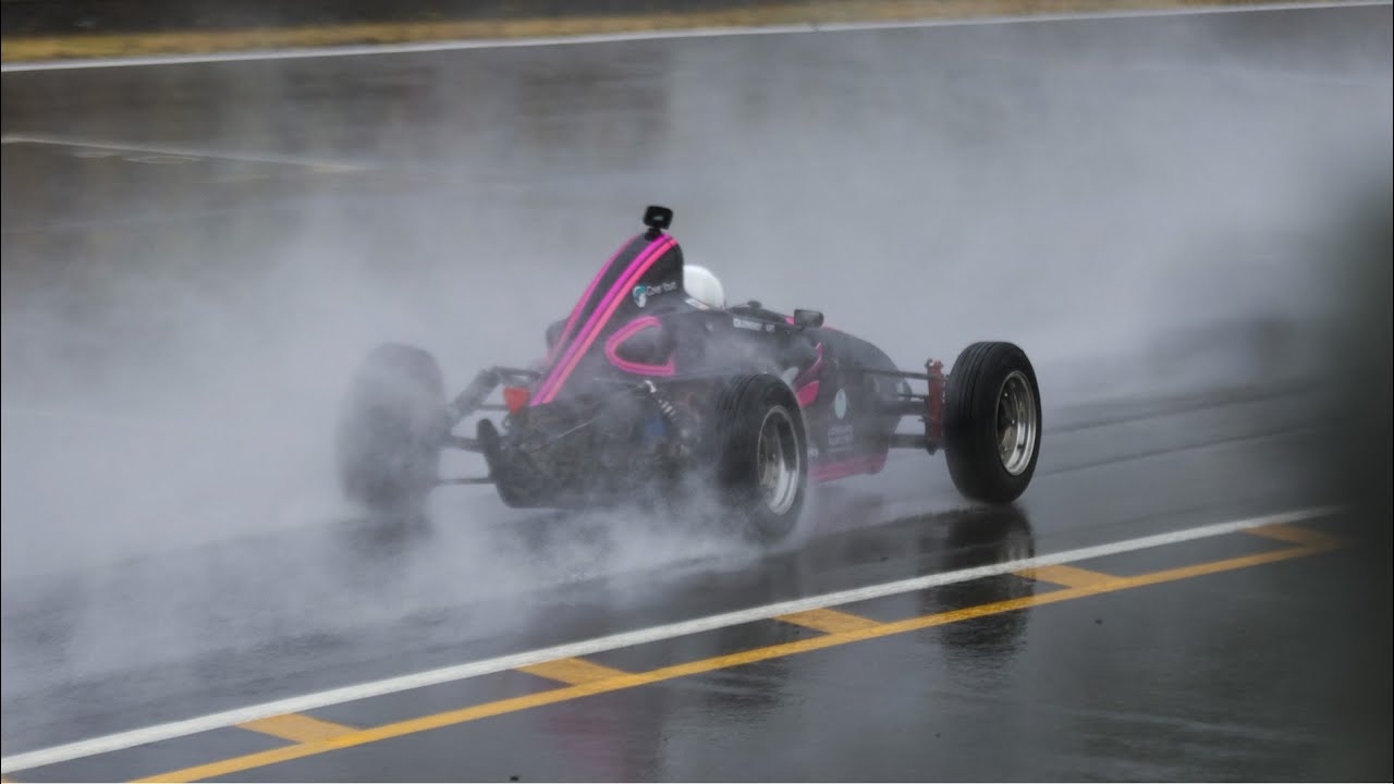 hampton downs | first wet race | nz formula first - YouTube