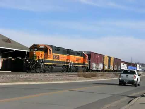 BNSF 2313 Works at the Longmont Depot - YouTube