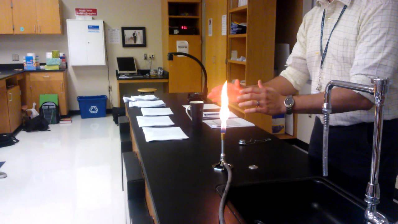 Lighting a Bunsen Burner - YouTube