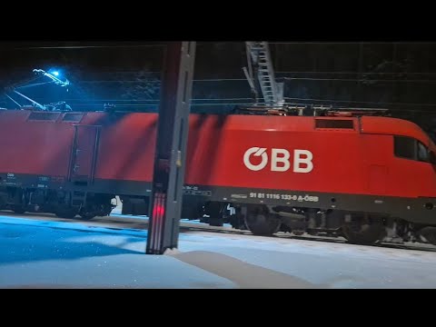 Abfahrt Schnellzug 1019 (D 1019) in Bad Aussee mit blitzenden ...