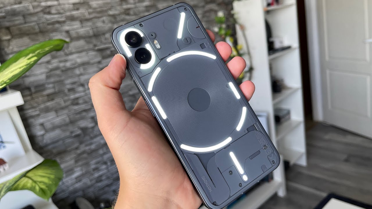 Unboxing Nothing Phone (2): Luminițe LED actualizate, Snapdragon 8 ...