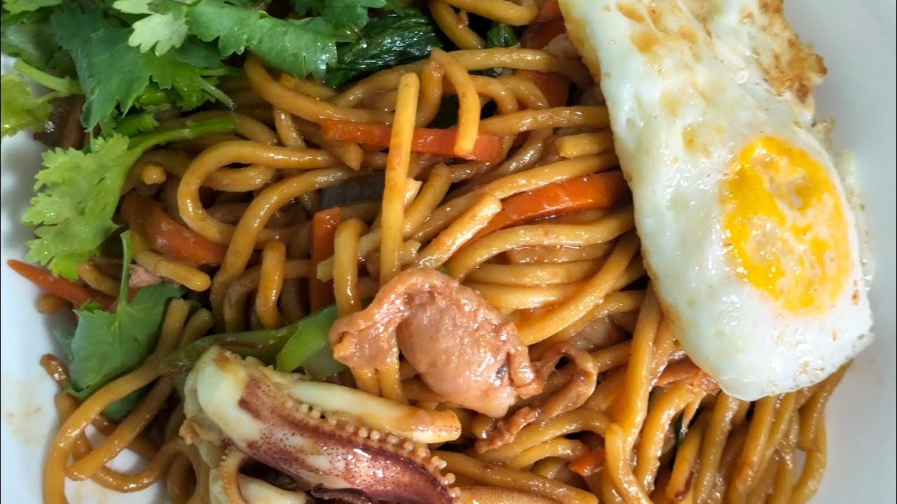 chow mee fan - YouTube