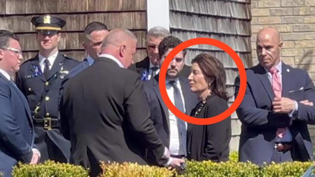 New York Gov. Kathy Hochul TURNED AWAY At Officer Dillers Funeral - YouTube