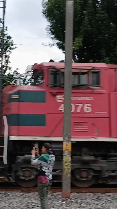 REMOTAS FERROMEX FXE 4076,FXE 4662 DUO DIABLAS EMPUJANDO QUIMICO #ferromex #train #railway - YouTube
