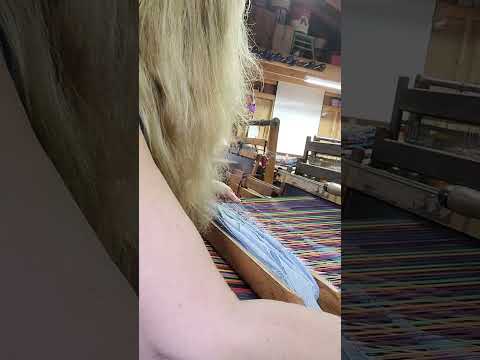 Newcomb Loom. Making a rug - YouTube