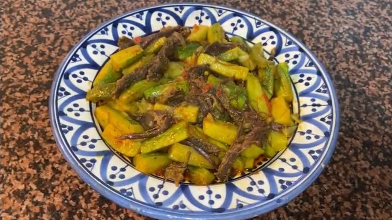 Khli3 aux courgettes خليع بالقرع الأخضر - YouTube