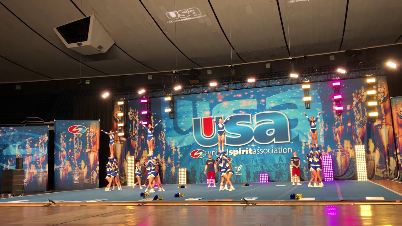 SMCHS Varsity Cheer Day 1 USA HS Nationals - YouTube