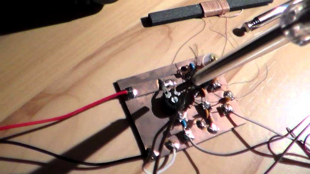 One transistor AM transmitter - YouTube