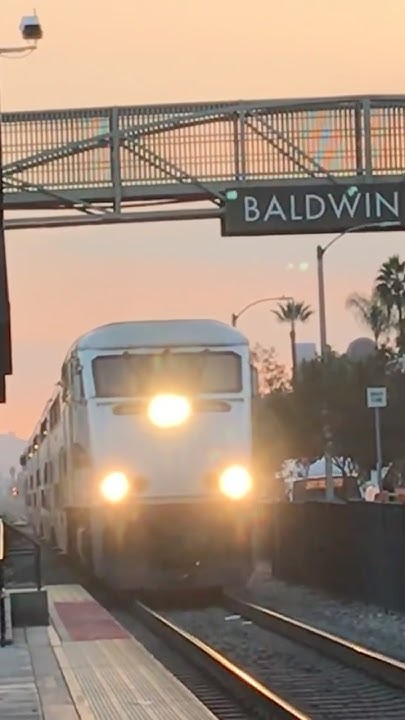 (2018) SCAX 884 pulls into Baldwin Park #metrolinktrains #baldwinpark #shorts - YouTube