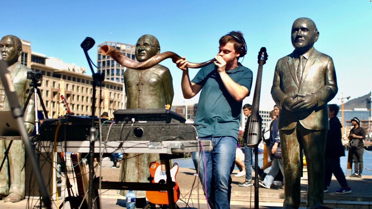 Reinhardt Buhr Live Looping - Song "Sketch 7" From "A New Season (Live ...