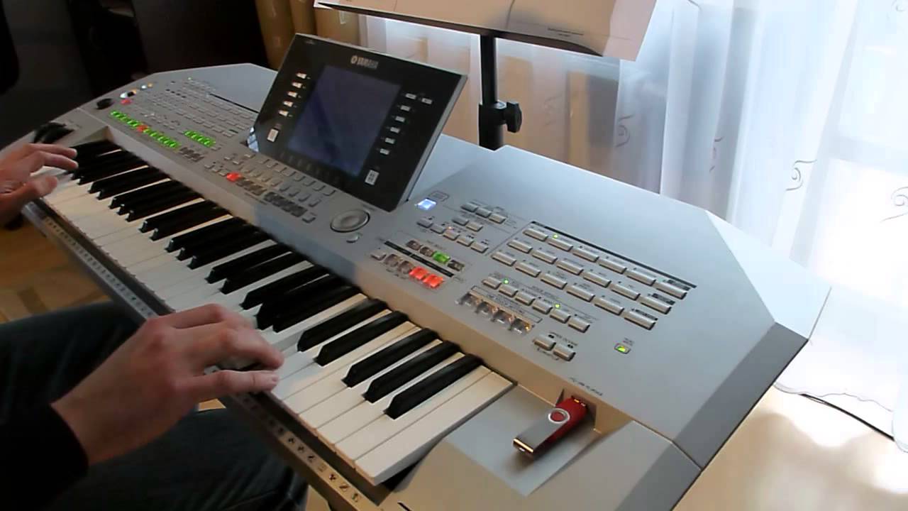 Tyros 2 Live i live - YouTube