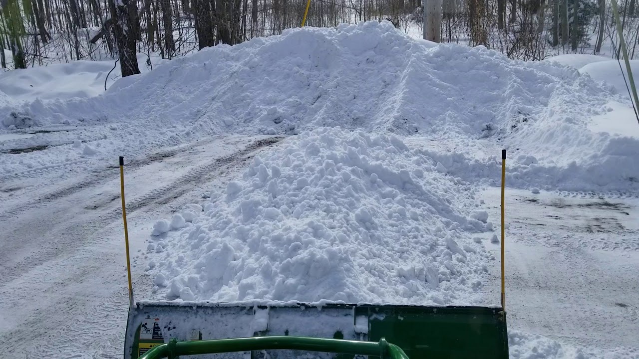 John Deere 1025R Plowing Deep Snow Frontier Af-10 Snowplow - YouTube
