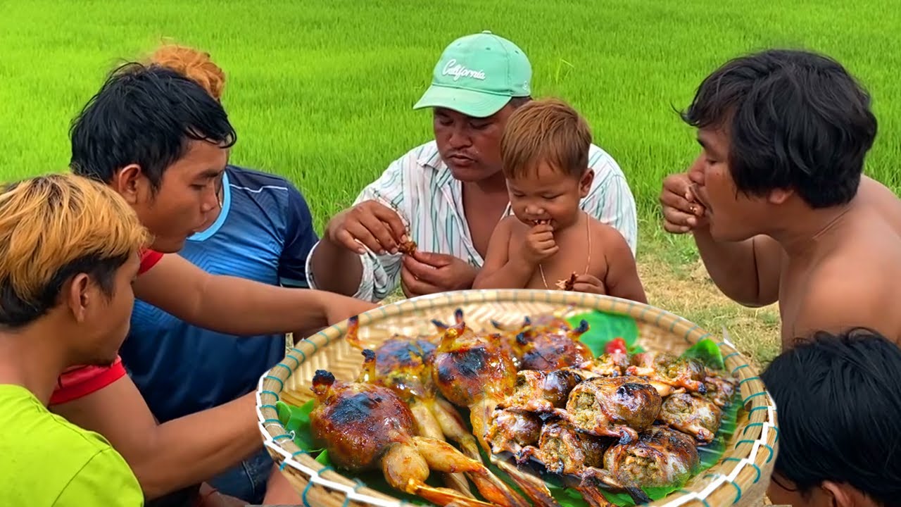 Roasted Frog BBQ Recipe in Jungle - YouTube