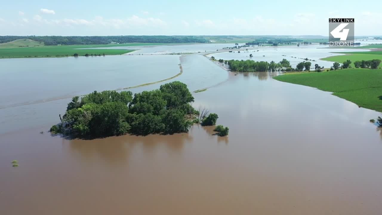 Drone video from June 25 that shows the flooding in Smithland, IA - YouTube