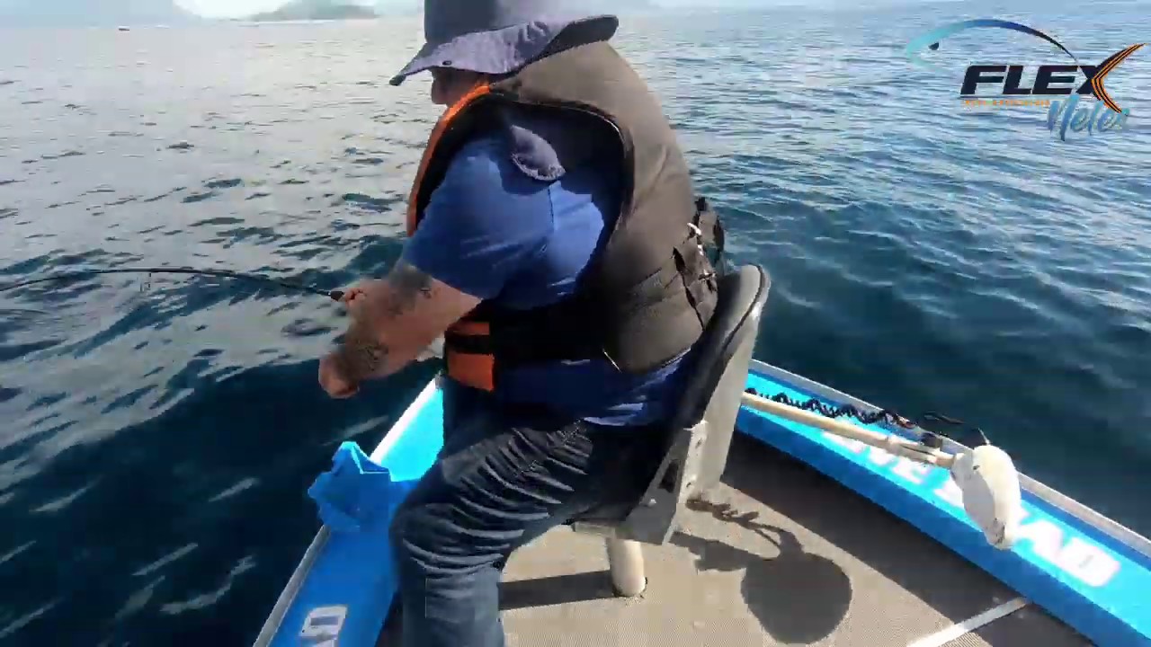 Pescaria no mar Paraty Pesca de Corrico Mar calmo abrigado guia Maicon ...