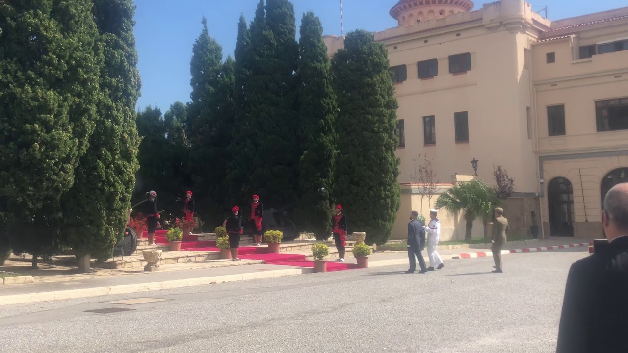 Honor y gloria a los que dieron su vida por España. Cuartel de El Bruch ...