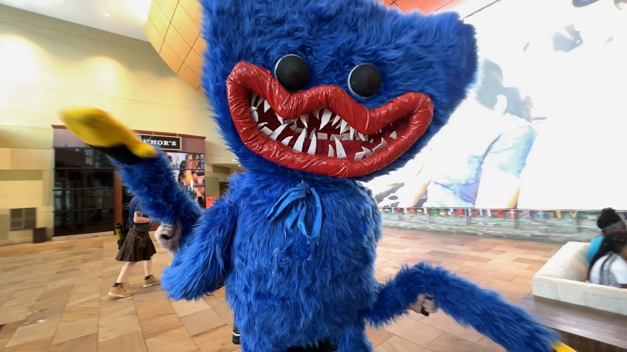 Scary Grover aka Nightmare Grover aka Huggy Wuggy @ WICKED Comic Con ...