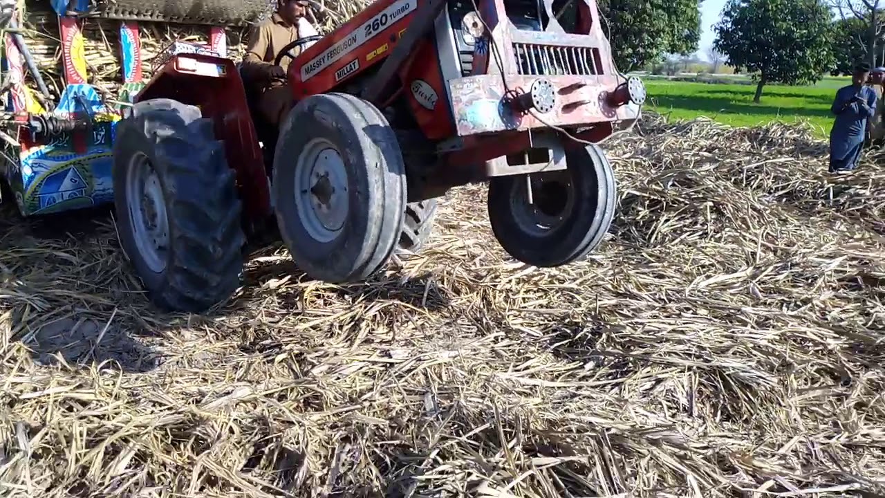 Tractor stunt Pakistani Driver || Best Tractor Stunt || Dangerous ...