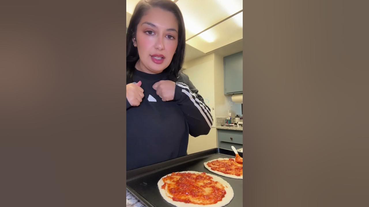 Making pizza the lazy way - YouTube