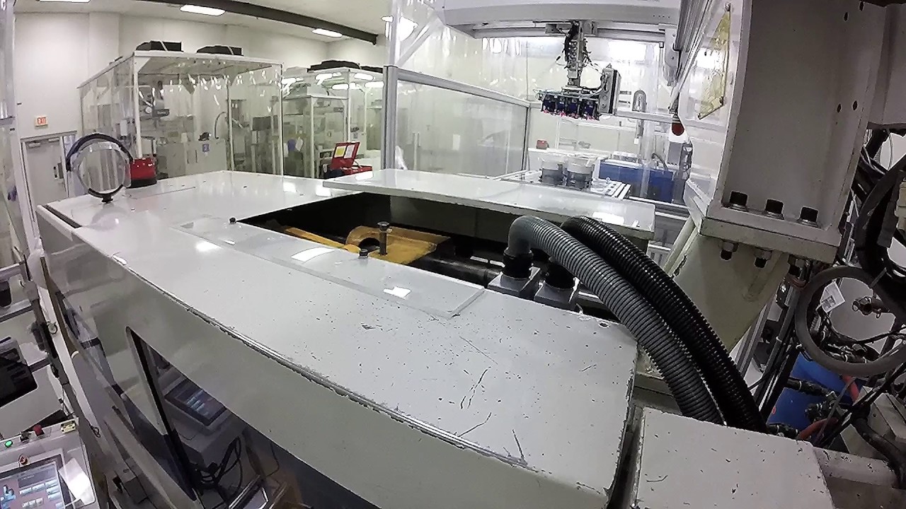 Medical Injection Molding End-of-Arm-Tooling - YouTube