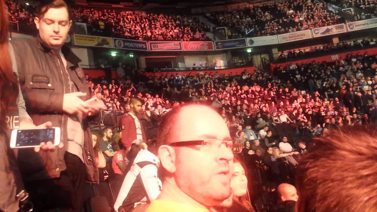 WWE RAW 09-11-15, Manchester Arena, 20 minutes before show - YouTube