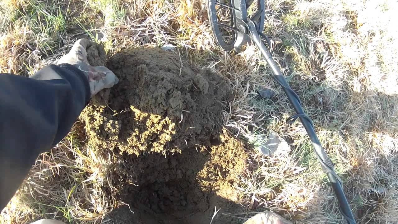 Metal Detecting: A Few Live Digs - YouTube