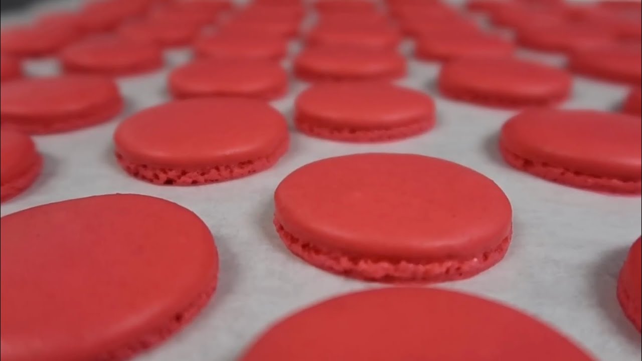Making Macarons- Two different flavors out of the same batch - YouTube