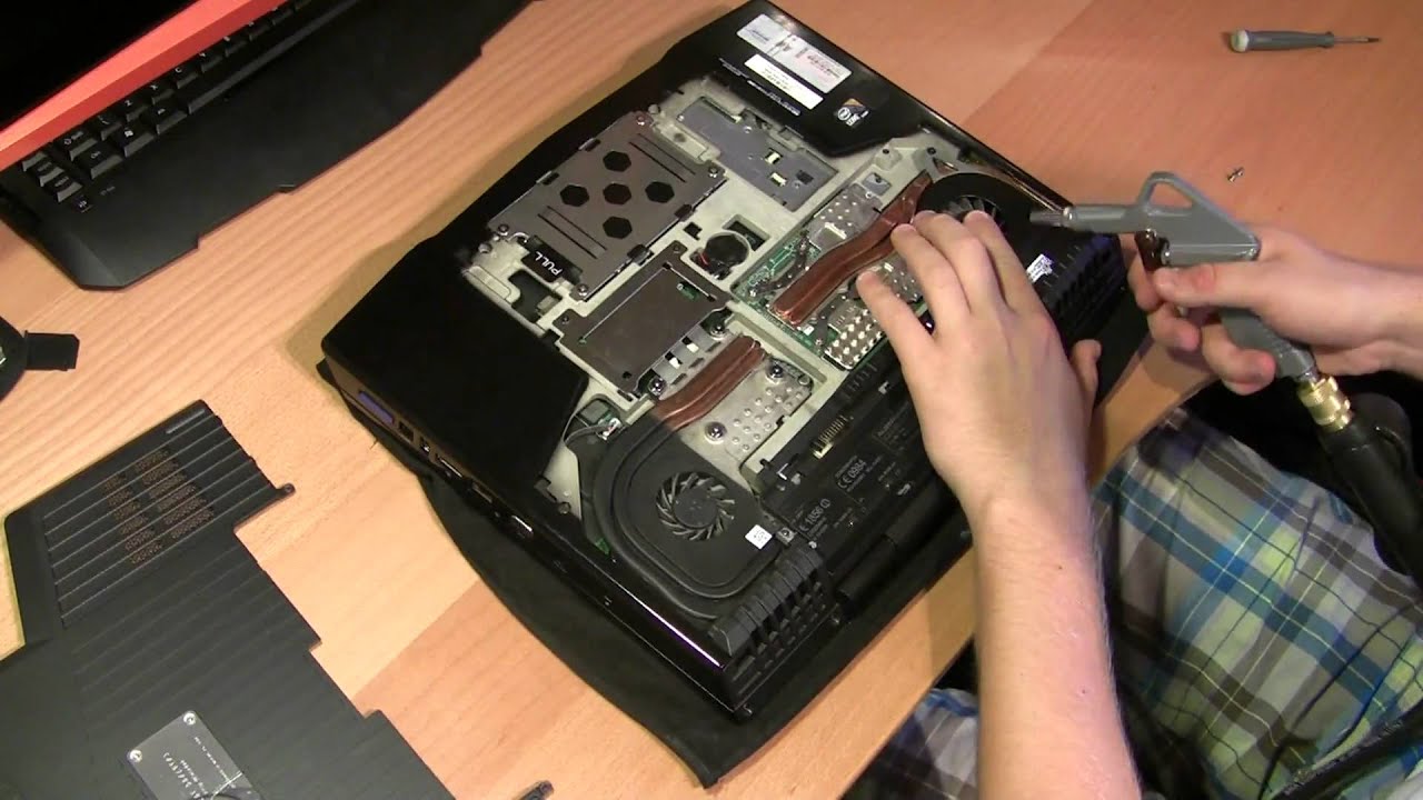 Cleaning the Alienware M15x - YouTube