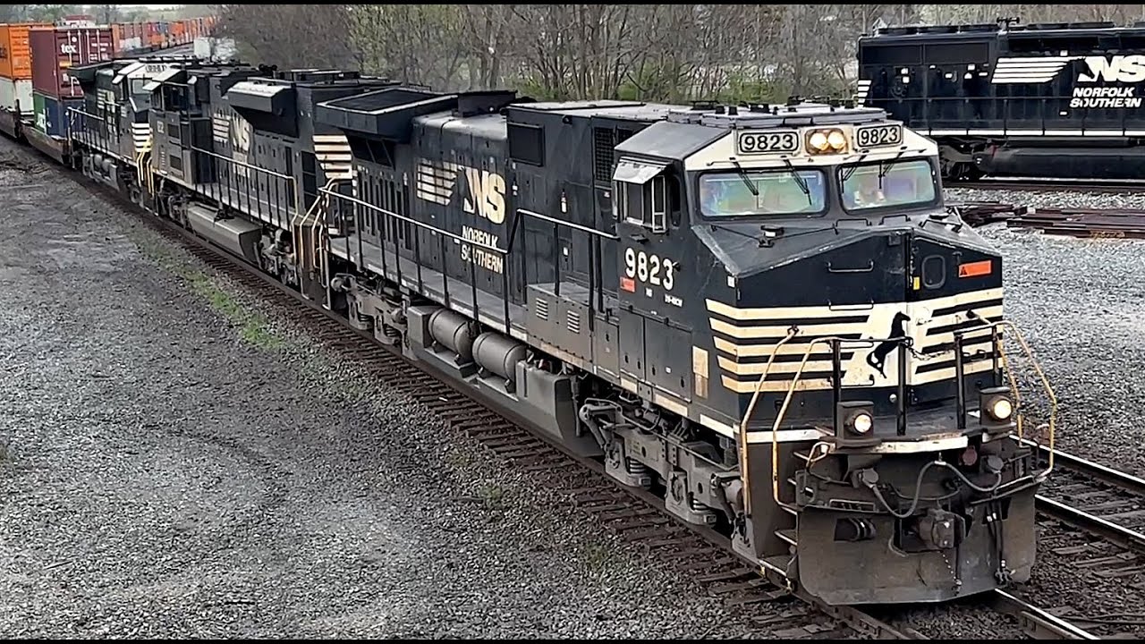 NS 9823 east. - YouTube