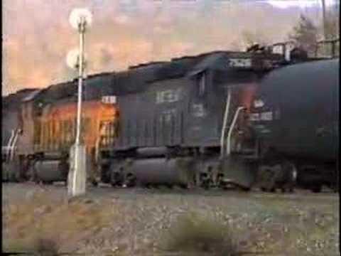 Southern Pacific Oil Train on Tehachapi Loop - YouTube