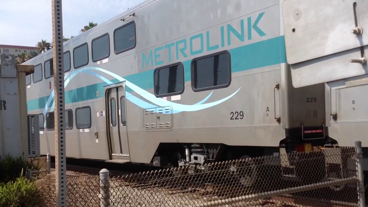 Metrolink 858 Departing San Clemente Pier 7/29/18 - YouTube