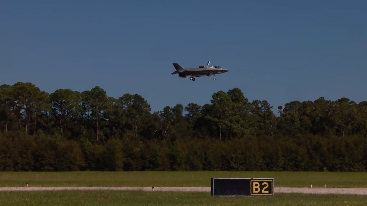 4K Stunning Beauty! F-35B Lightning II Shows Off Its Hover & Vertical ...