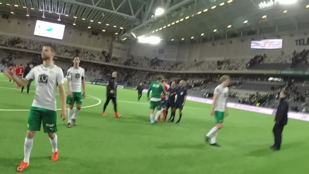 Matt Pyzdrowski tackar HIF-supportrarna på Tele2 Arena - YouTube