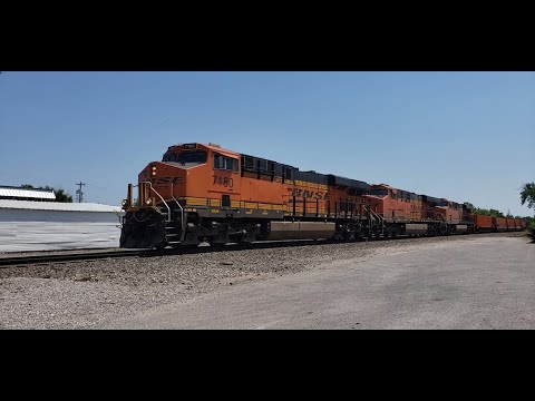 BNSF 7180 leads a northbound Q-Train @ 92nd St in Britton in OKC June 20, 2021 - YouTube