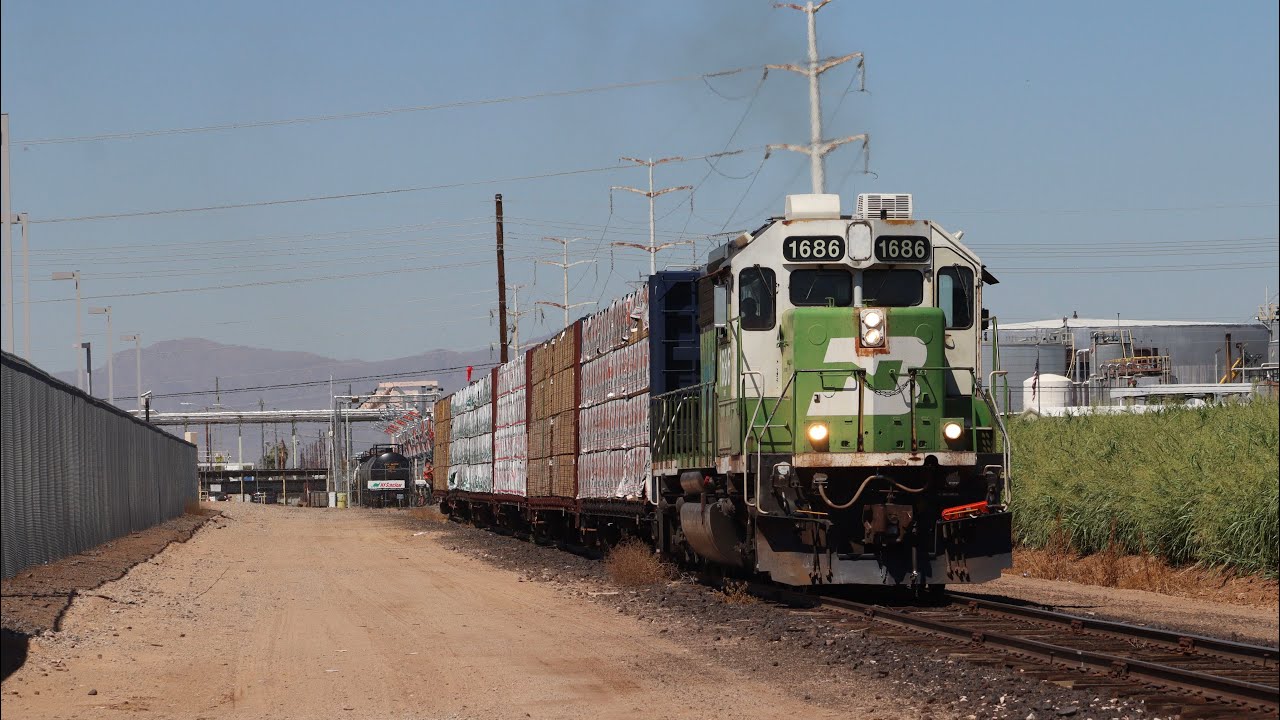 BNSF 1686 BN SD40-2 working the YPHX1061 in Glendale, AZ 08/19/2024 - YouTube