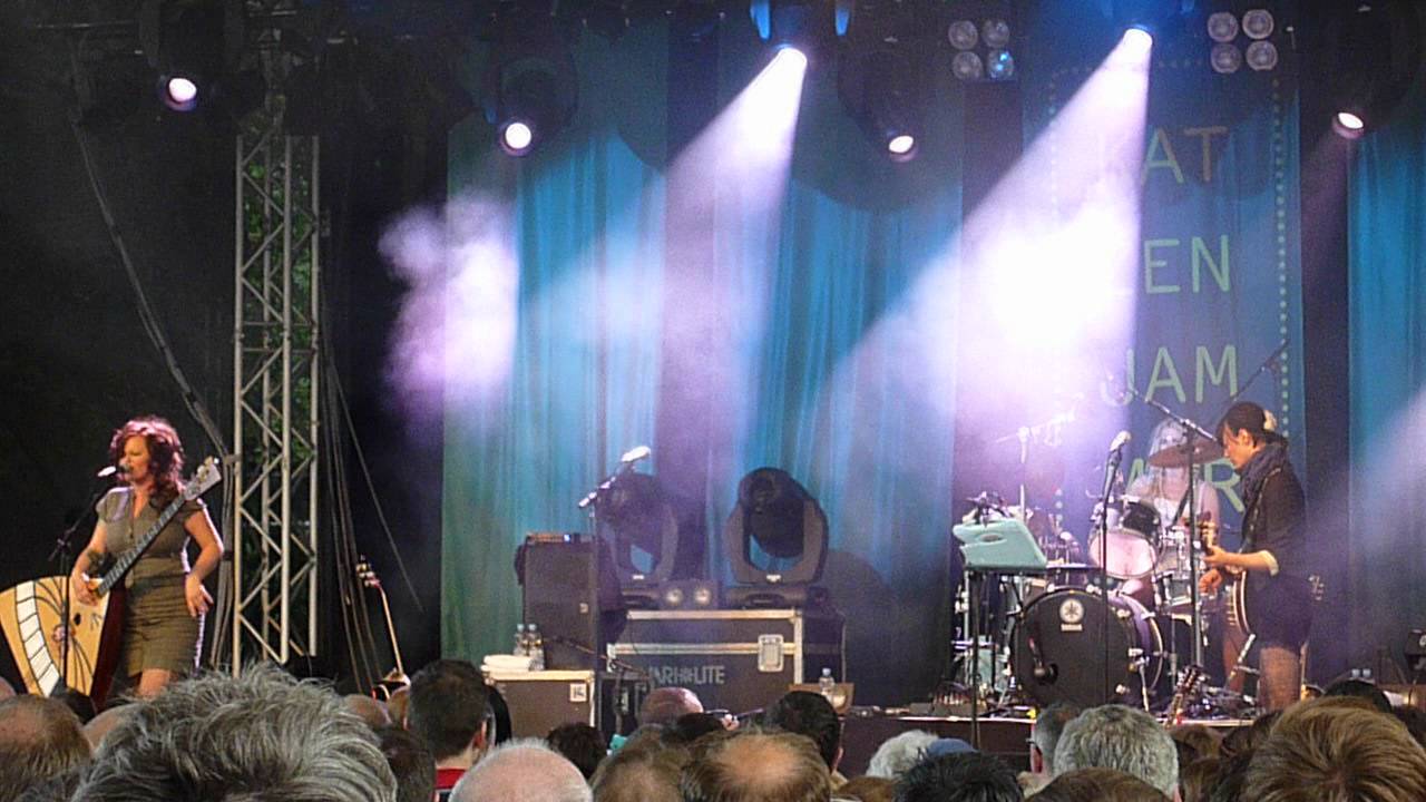 KATZENJAMMER - Demon kitty rag (Live in Köln 2012, HD) - YouTube