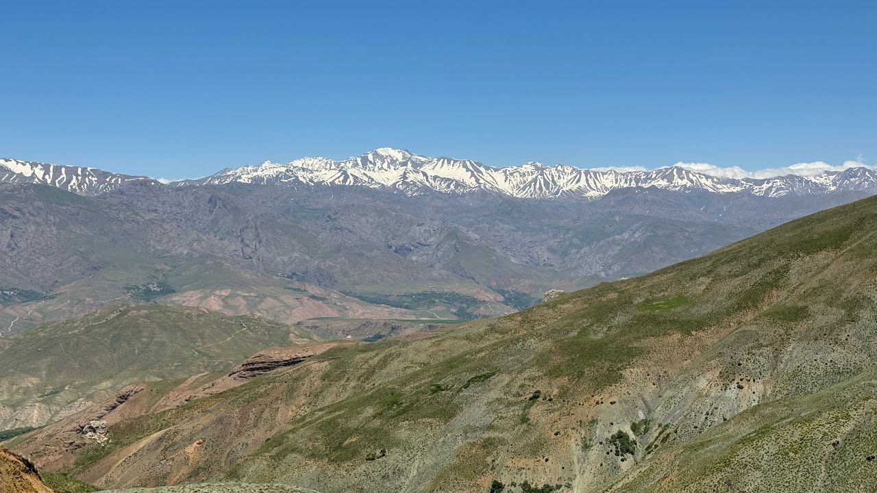 Iran, the city of Taleghan, Alborz mountains, where there is still snow ...
