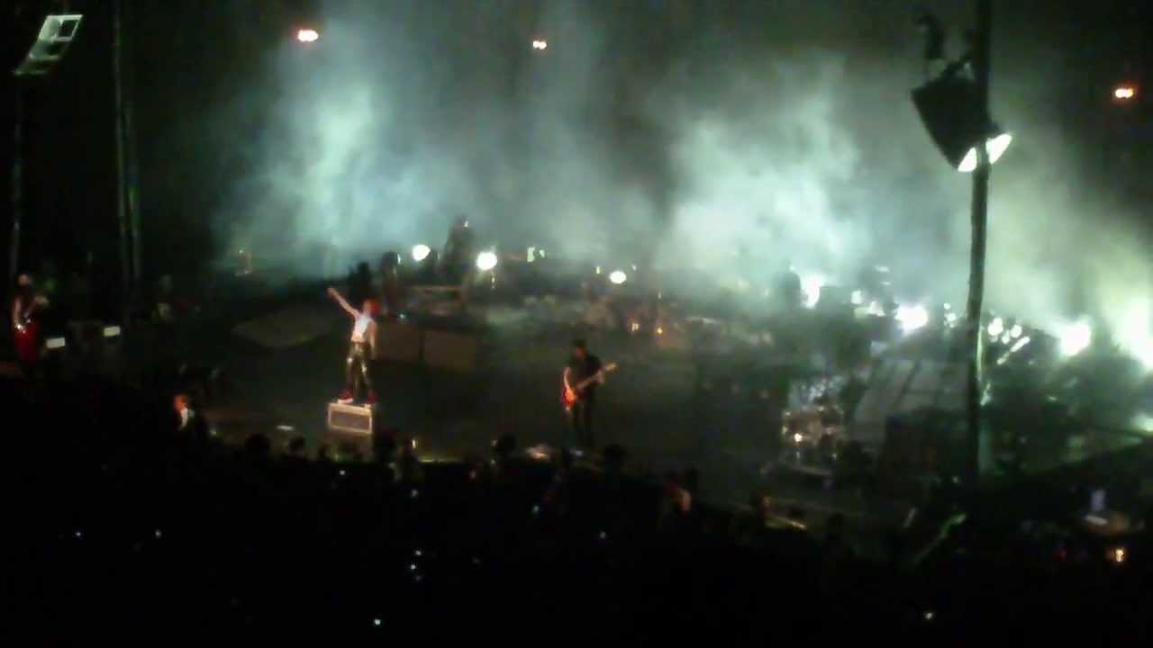 Paramore- Ignorance (Live at KeyArena in Seattle) - YouTube