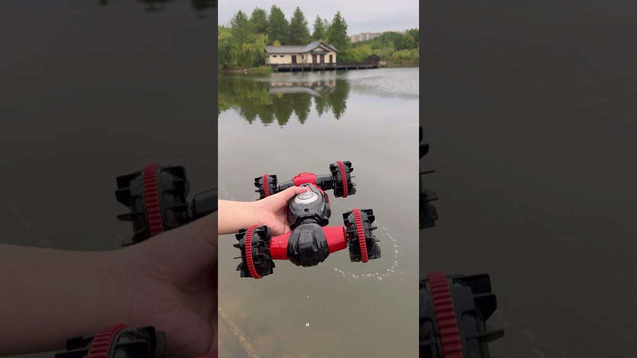 Amphibious toy car, children's happiness is so simple - YouTube