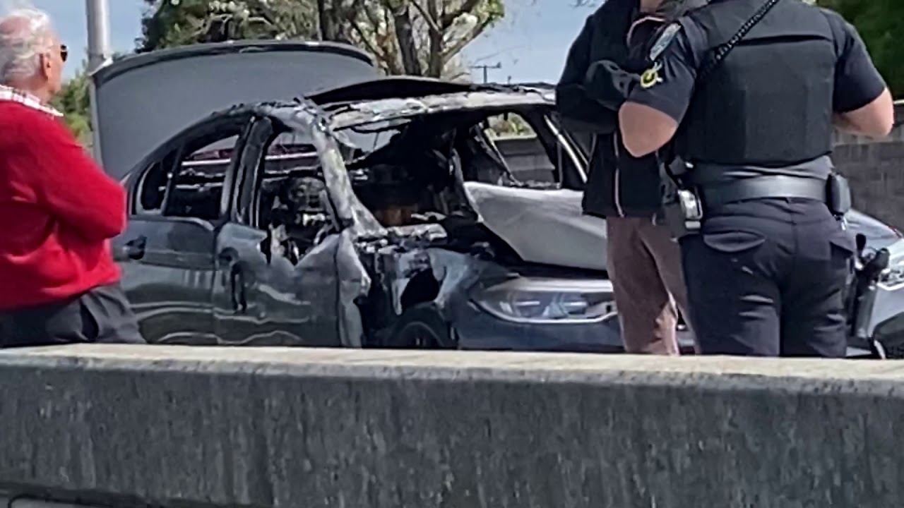 Fully involved vehicle fire extinguished. - YouTube