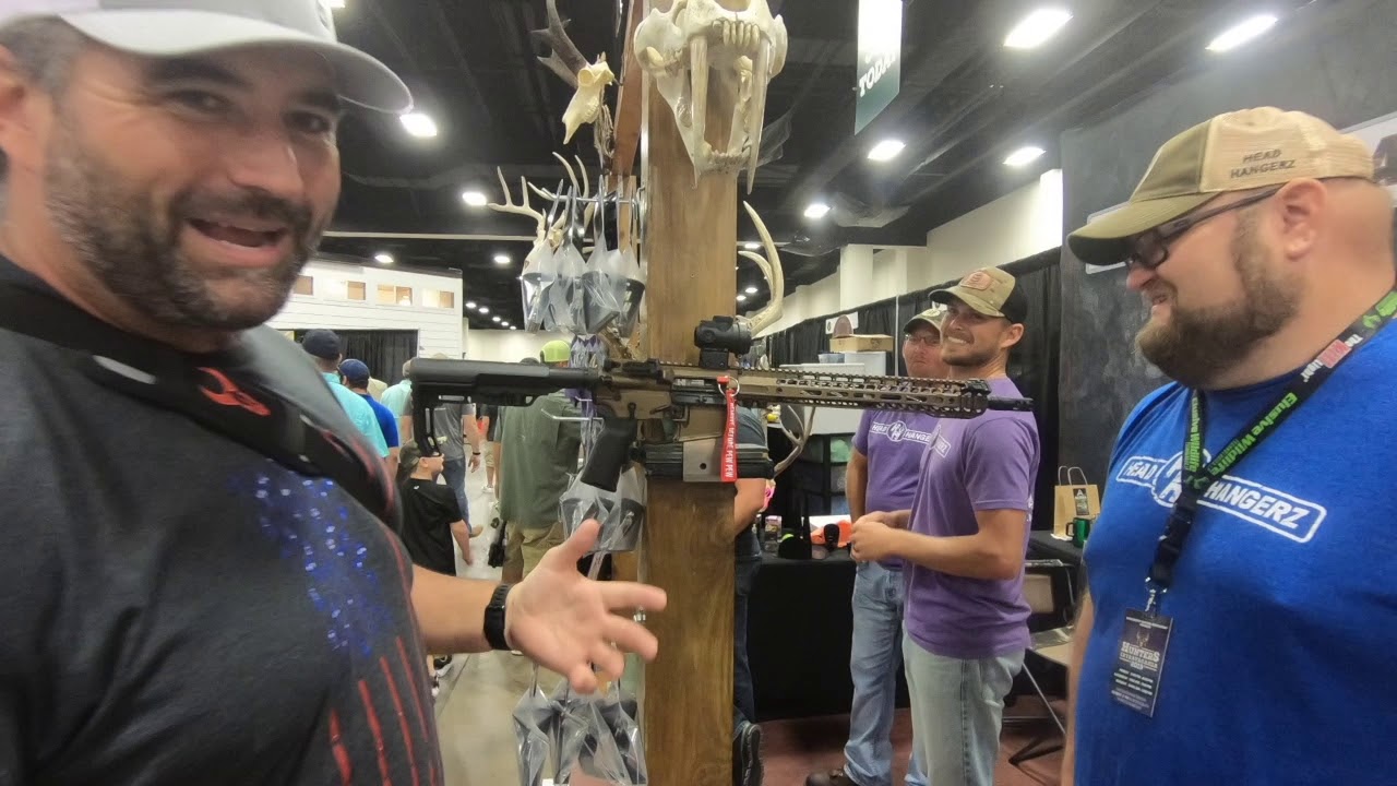 Head Hangerz AR Wall Mount (Hunters Extravaganza) - YouTube