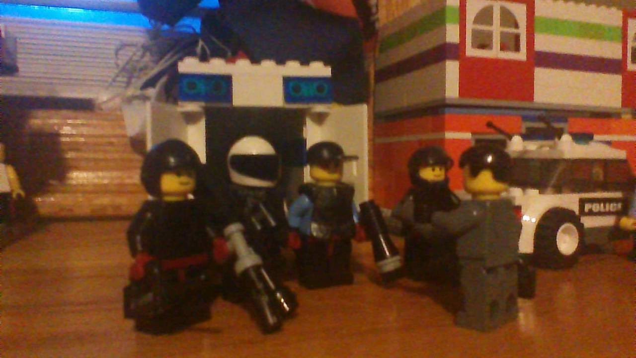 lego bank robbery - YouTube
