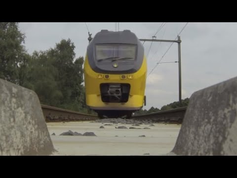 DUTCH TRAIN - VIRM (NS) in frog (eye) perspective (HQ) EPIC VIDEO