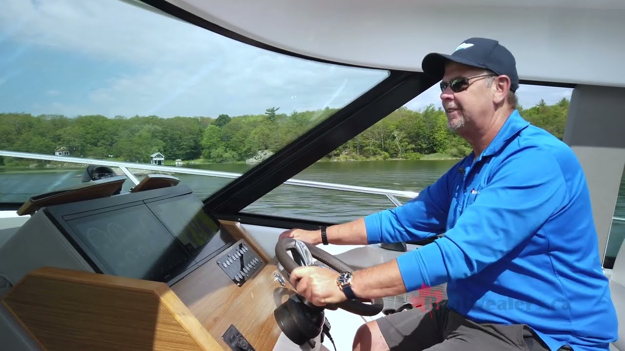 Volvo Penta IPS 10 D6 650 Marine Engine Review with Assisted Docking ...