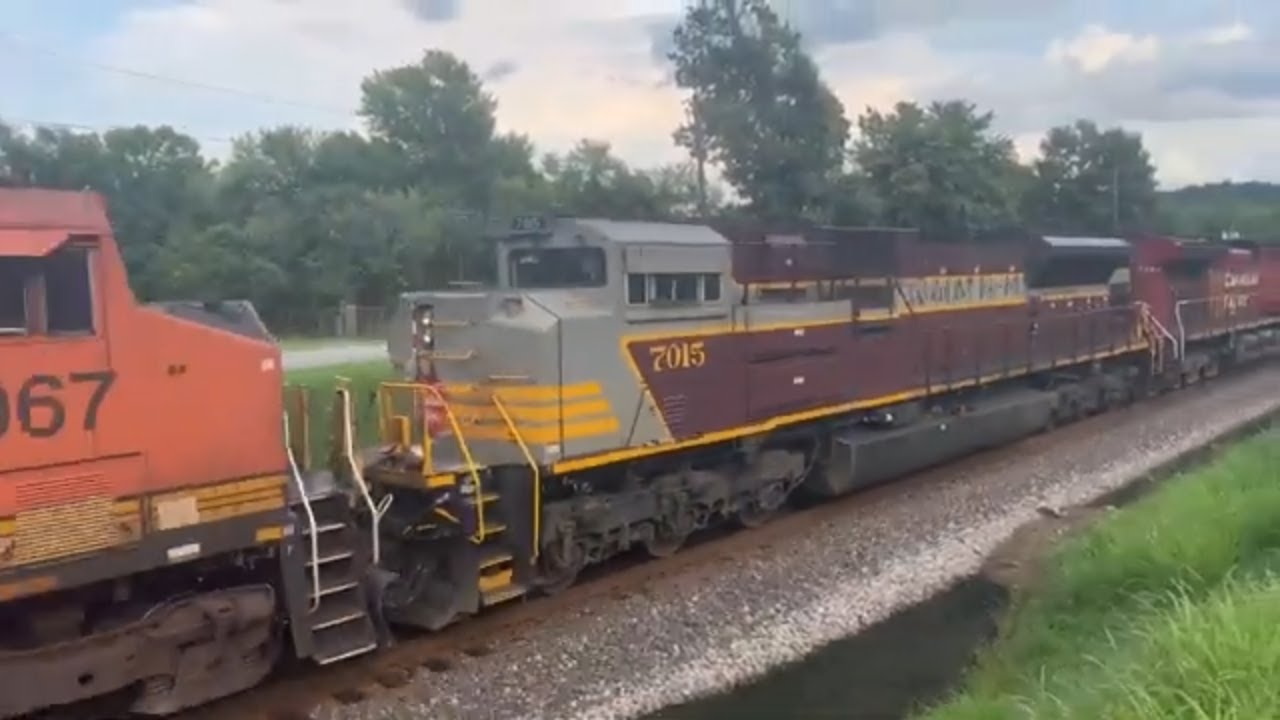 LIVE – CSX B647 SB with Canadian Pacific 7015 Heritage unit in the mix ...