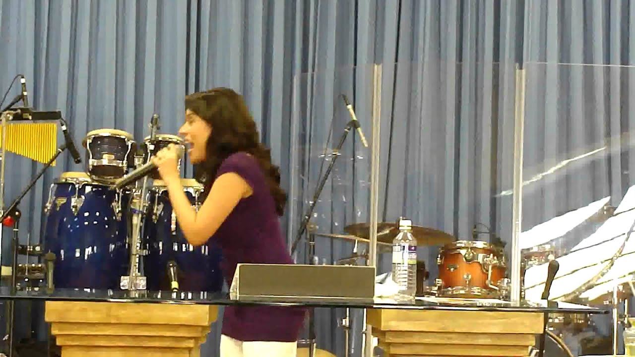 Ruth Mixter canta No estamos Solos-Iglesia Evangelica Ministerio ...