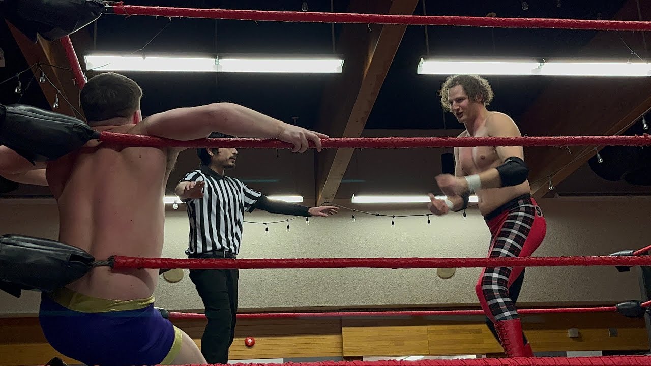 CWE Live in Winnipeg, MB - Scott Ripley vs Bobby Schink - YouTube